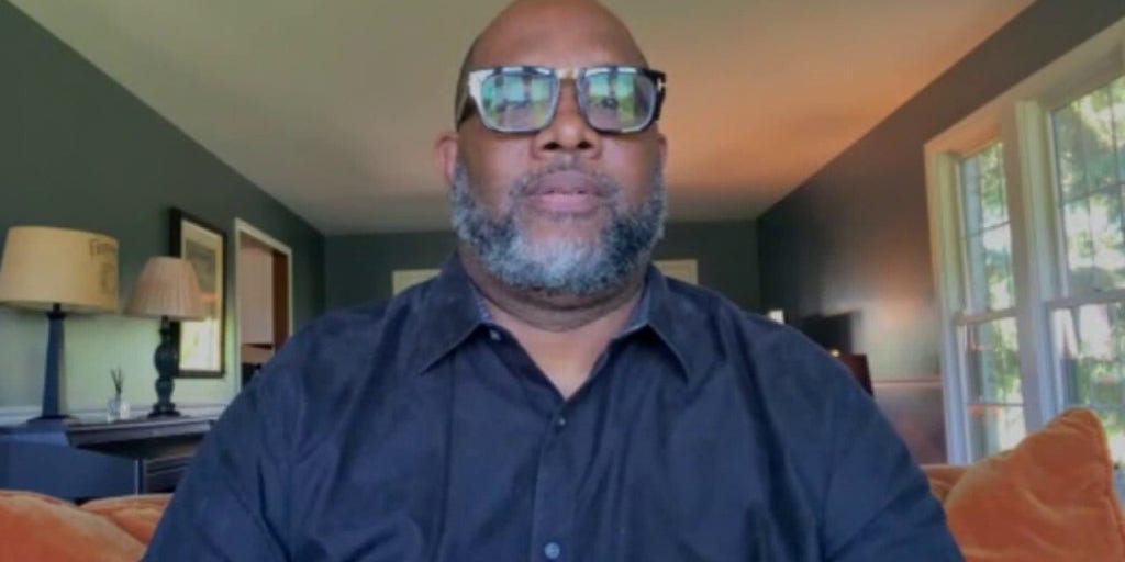 Chicago pastor on healing community through good deeds | Fox News Video