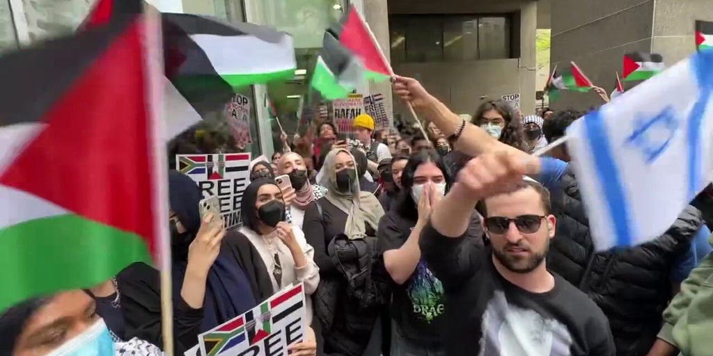 Anti-Israel protesters shout at man waving Israeli flag in NYC | Fox ...