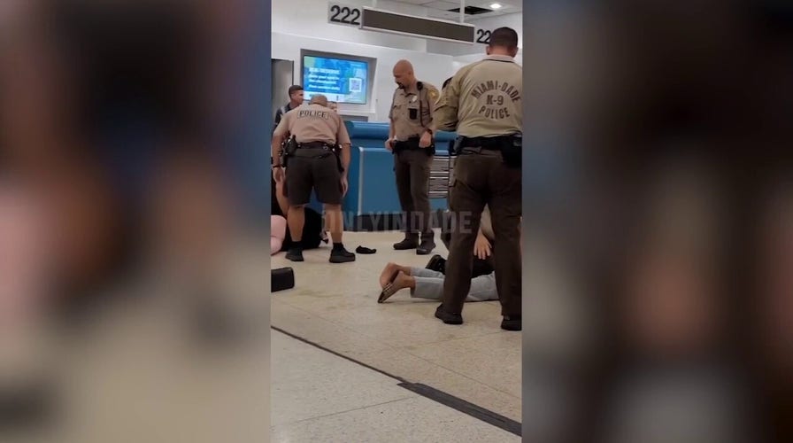Florida police break up wild fight between two women and airline ... Florida police break up wild fight between two women and airline ...