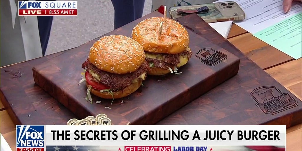 Chef shows how to make a perfect smashed burger | Fox News Video