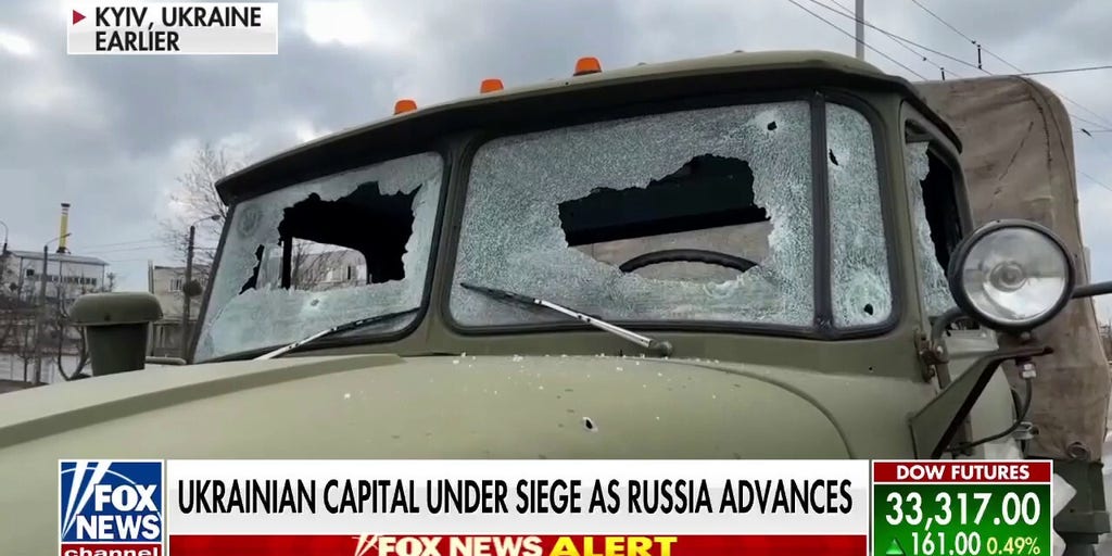 Russian forces advance on Kyiv, face resistance from Ukrainian fighters ...