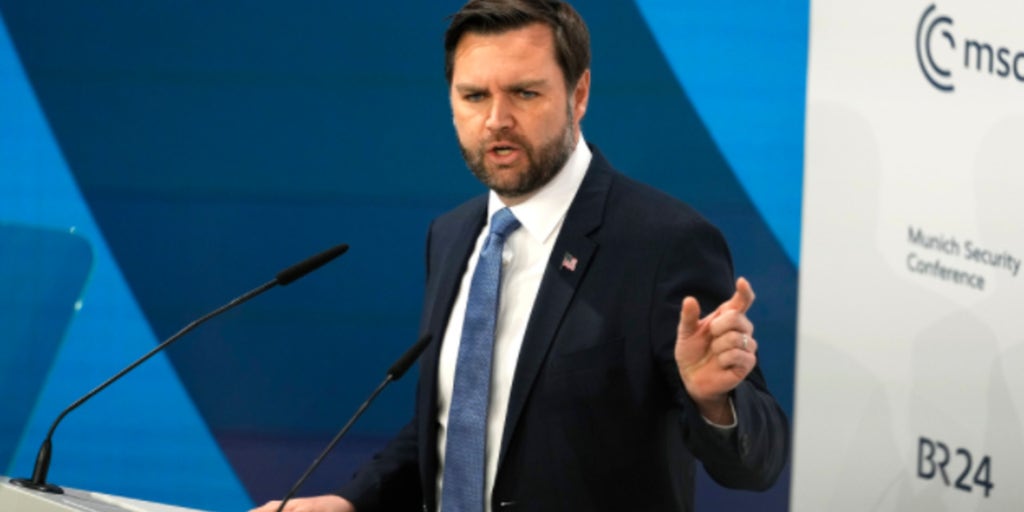 ¡Comparan a JD Vance con Hitler! | Fox News Video