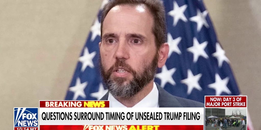 Judge unseals filing in Trump election interference case | Fox News Video