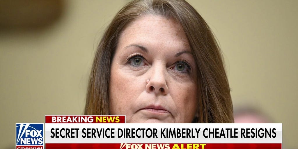 Secret Service Director Kimberly Cheatle resigns | Fox News Video