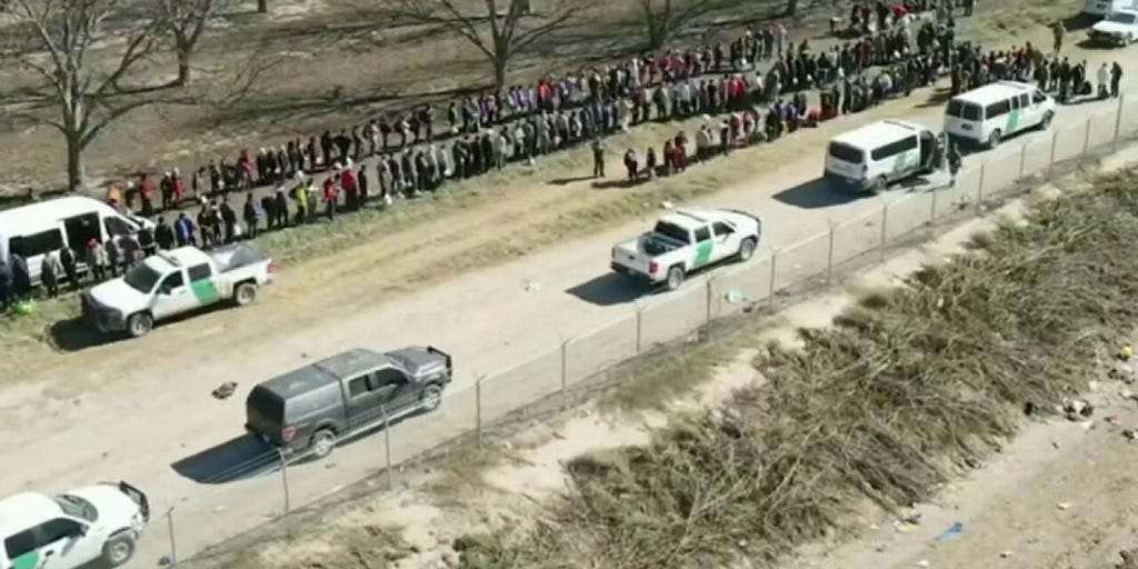 Thousands of migrants flood US border during Christmas weekend: CBP ...