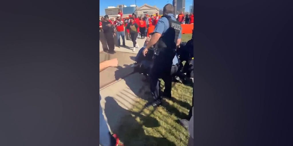 Bystanders at the Kansas City Chiefs parade tackle man they suspect is ...