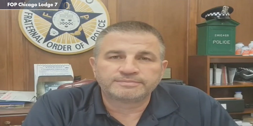 Chicago police union president plans to fight vaccine mandate in court ...