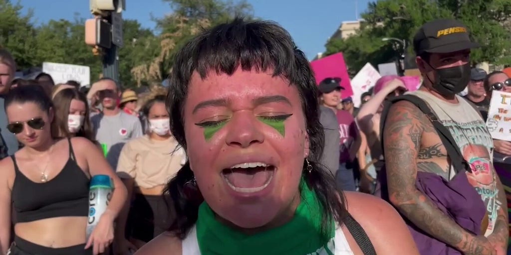 Austin Roe protesters call Supreme Court illegitimate, call for country ...