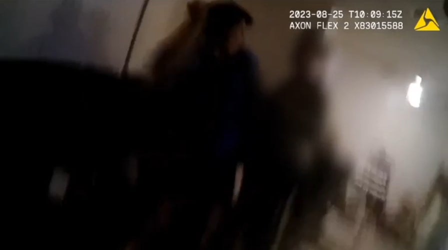 Las Vegas woman slashes police officer before being shot: video | Fox News Las Vegas woman slashes police officer before being shot: video | Fox News