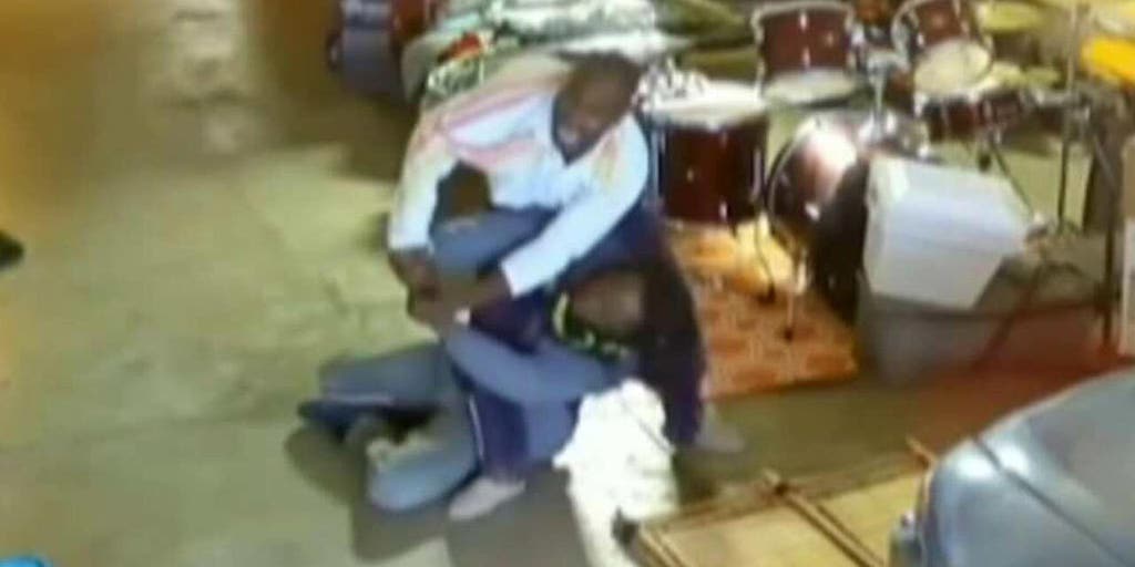 California man wrestles gun away from attempted robber | Fox News Video