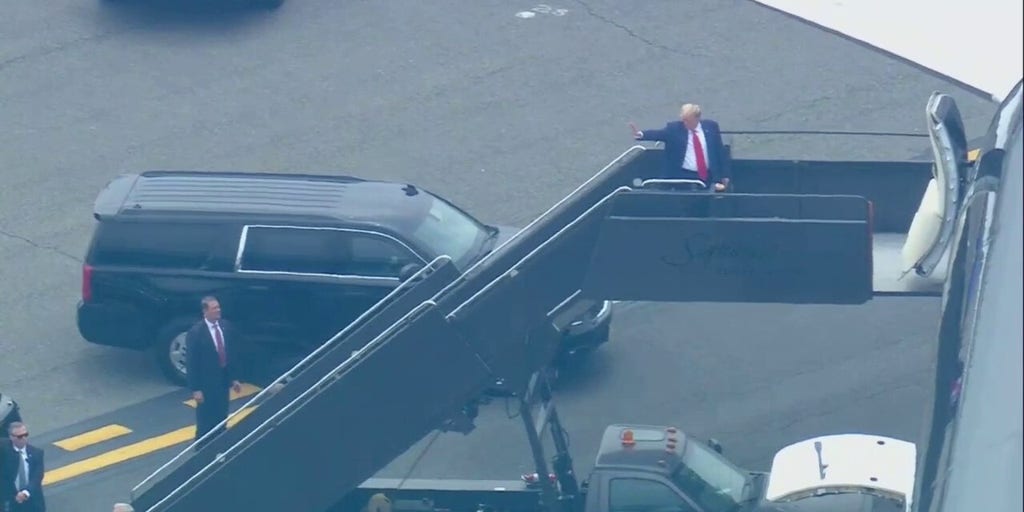 Trump flies to Florida ahead of federal court appearance | Fox News Video