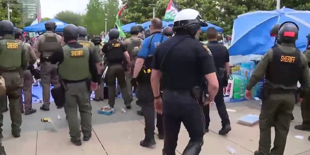Police remove anti-Israel protester tents at UT Dallas | Fox News Video