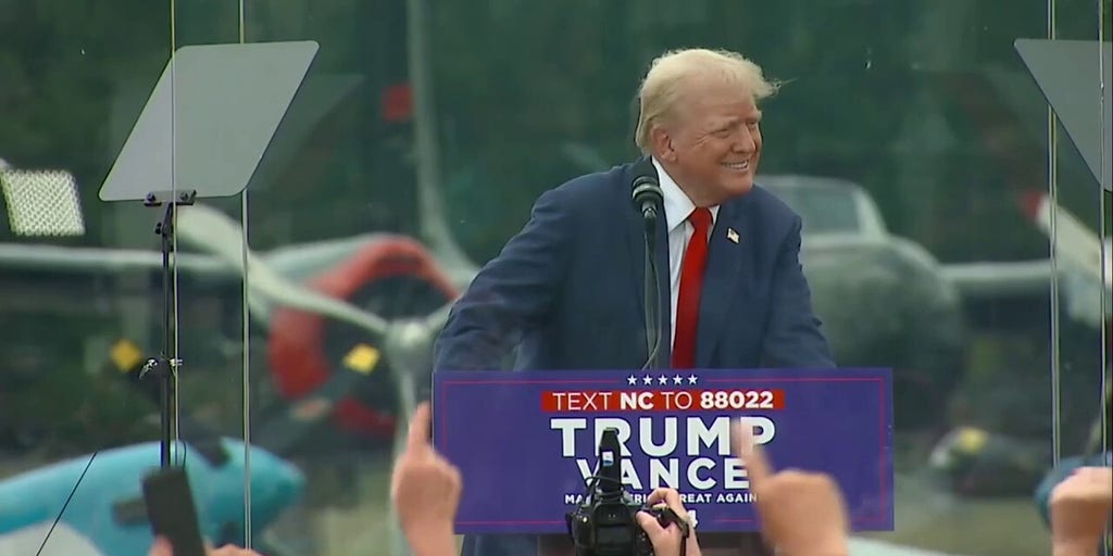 Bulletproof glass protects Trump at North Carolina rally | Fox News Video