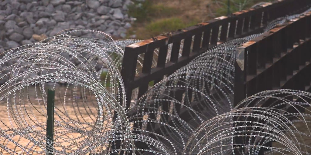 Migrants Crossing River Obstacles | Fox News Video