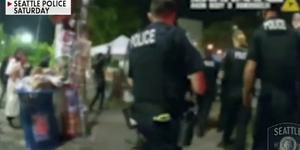 Seattle police officers confronted by protesters when responding to ...