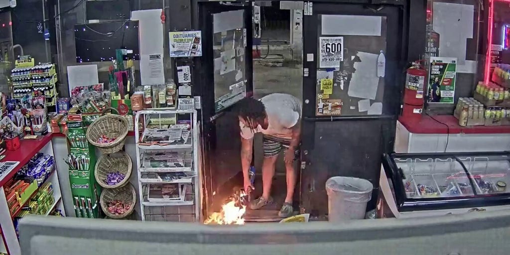 Detroit man sets gas station on fire | Fox News Video