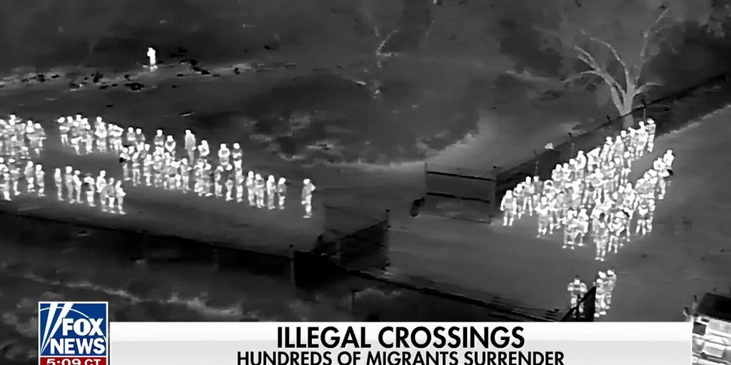 Border crisis: Hundreds of illegal migrants cross at night | Fox News Video