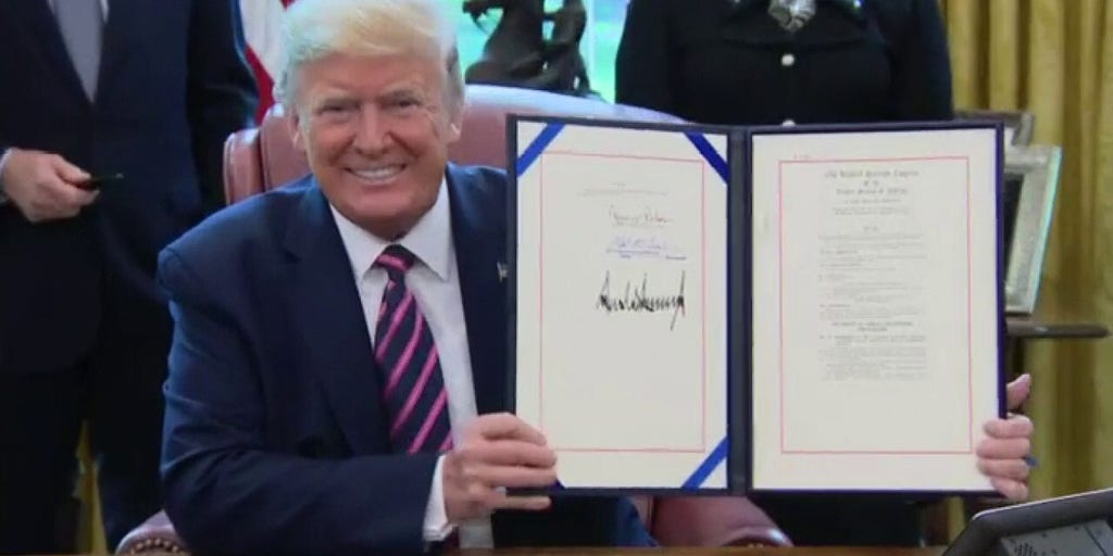 Trump signs $484B small business coronavirus relief bill into law | Fox ...