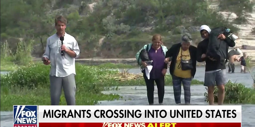 Migrants cross into the US as Fox News reports from border | Fox News Video
