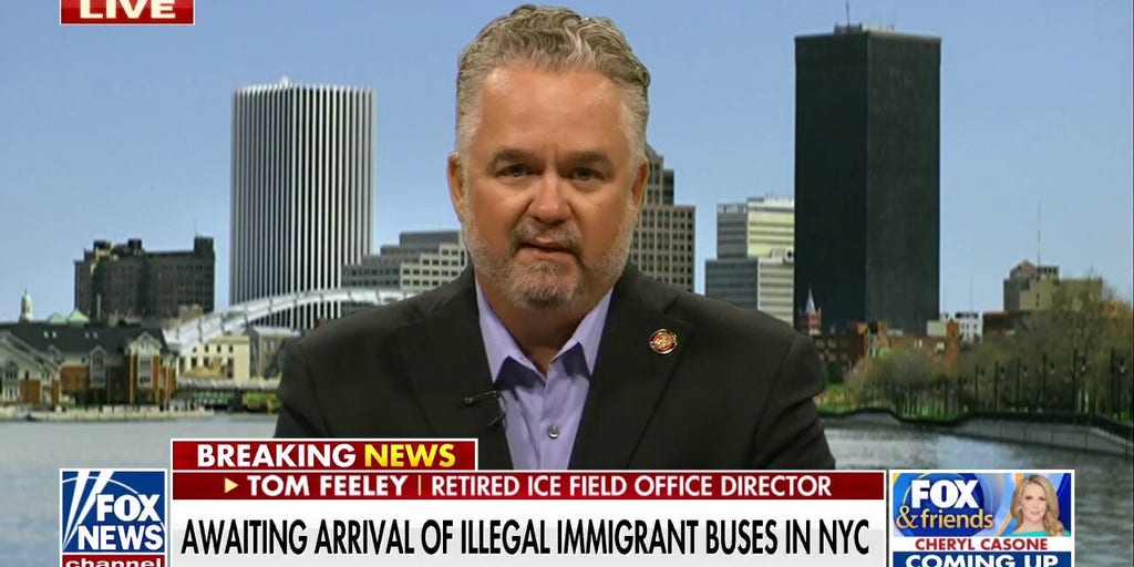 More busses of migrants arriving in NYC | Fox News Video