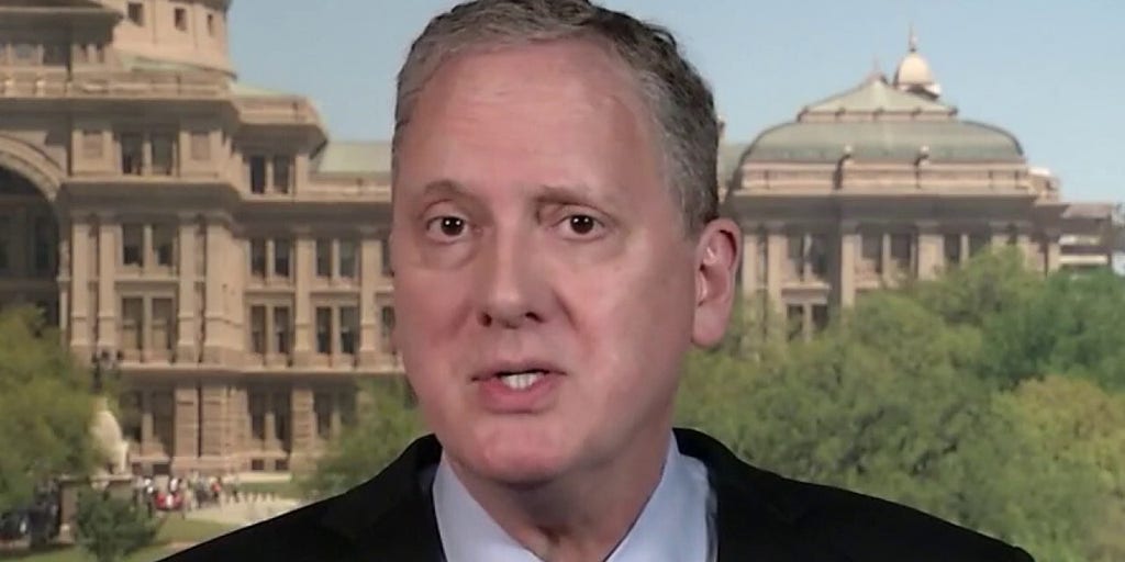 Putin trying to 'strengthen his hand' at negotiation table: Former ...