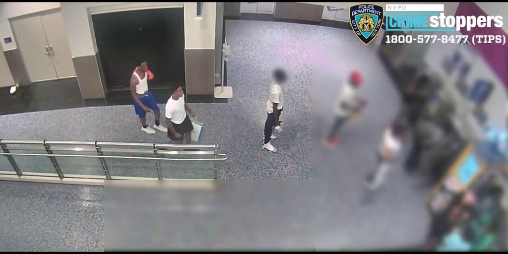 NYPD looking for 2 suspects accused of knocking man unconscious | Fox ...