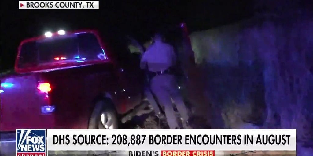 New video captures footage of Texas state troopers arresting border ...