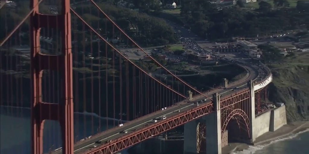 Anti-vaccine mandate protesters gather at the Golden Gate Bridge on ...