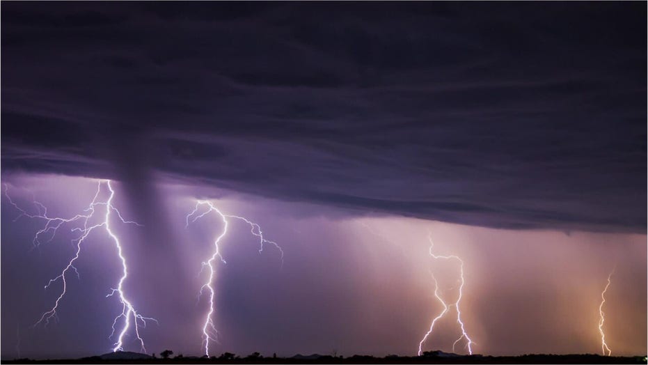 Rare weather phenomenon 'St. Elmo's Fire' spotted from military plane ... Rare weather phenomenon 'St. Elmo's Fire' spotted from military plane ...