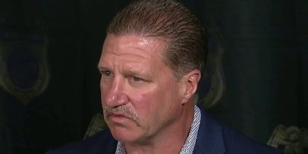 Minneapolis police union leader speaks out for first time on surrender ...