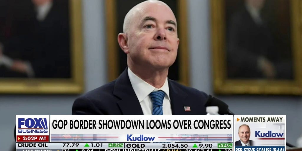 Lawmakers battle over securing the southern border | Fox Business Video