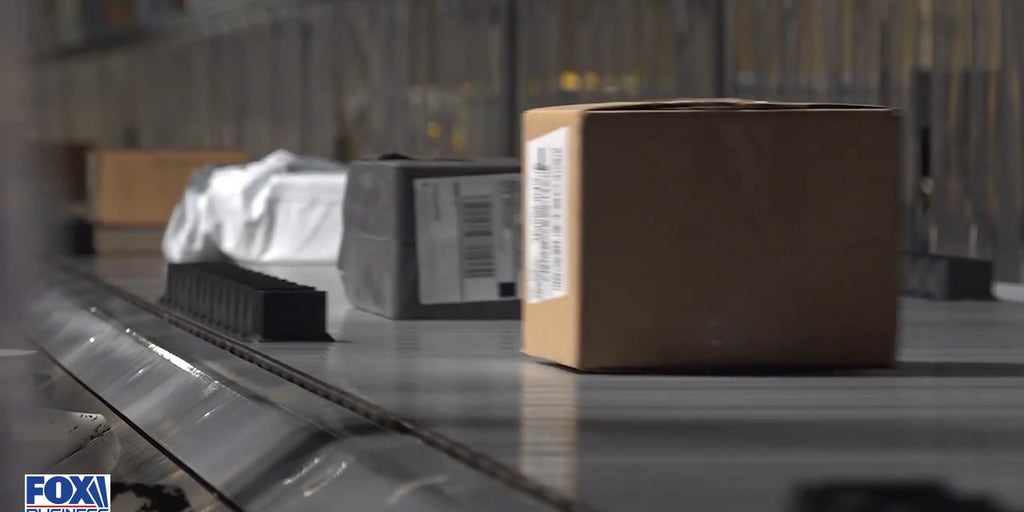 Carriers add new technology for holiday shipping demand | Fox Business ...
