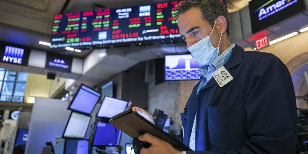 Which 'Goldilocks' stocks should you invest in? | Fox Business Video