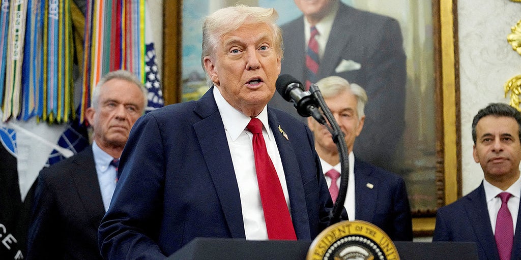 WATCH LIVE: President Trump makes an announcement from the Oval Office ...