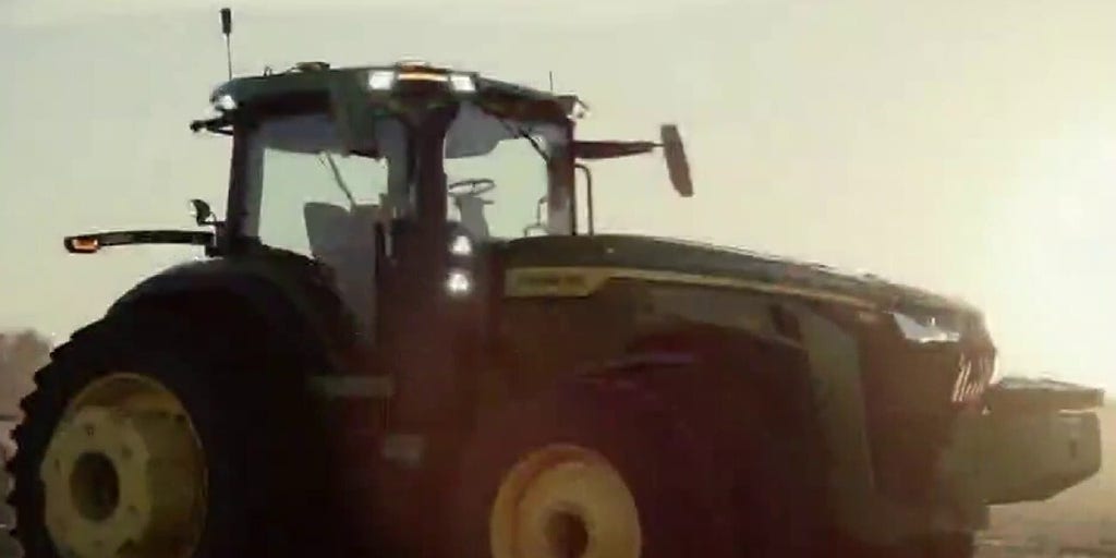 John Deere's self-driving tractor gets approval from America's farmers ...