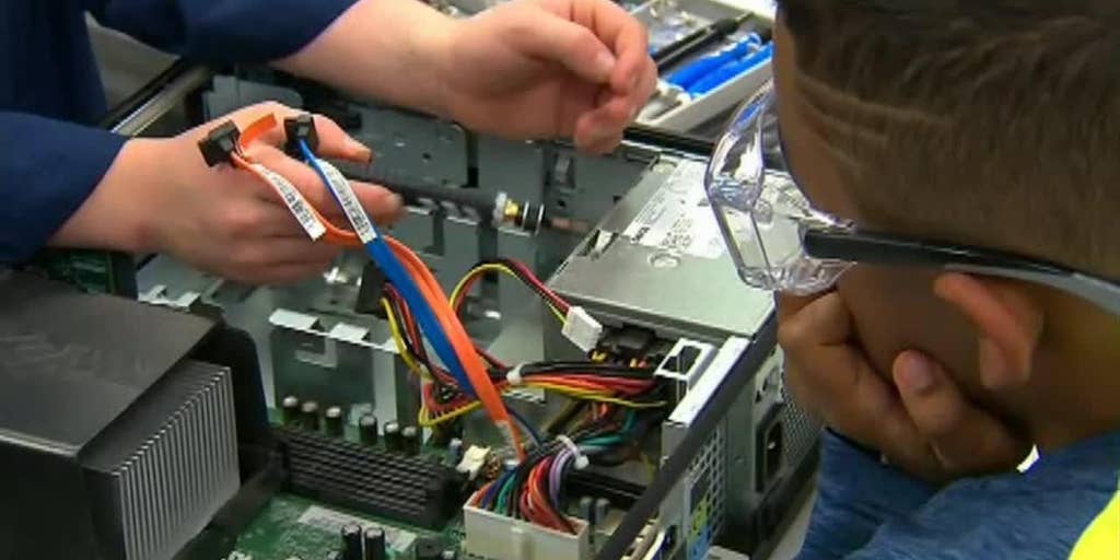 Elementary school students refurbish computers for donation | Fox ...