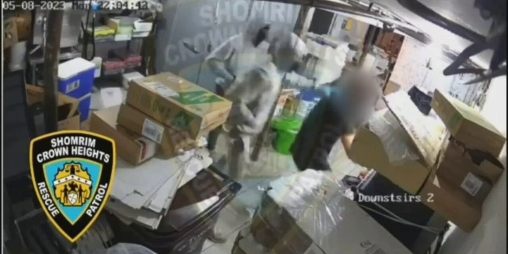 Owner of a Brooklyn pizza restaurant robbed by two suspects | Fox ...