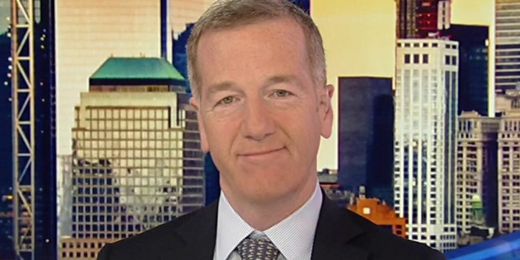 Economy is going to slow down next year: Mike Wilson | Fox Business Video