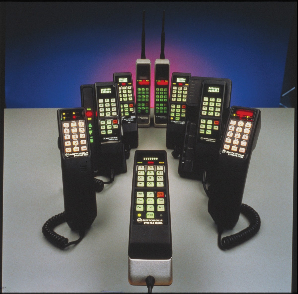 Supersize me! How cell phones went from giant to tiny to giant again ...