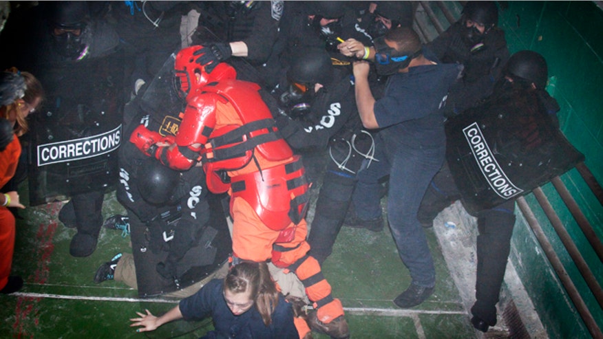 1,000 officers stop mock prison riot in West Virginia | Fox News