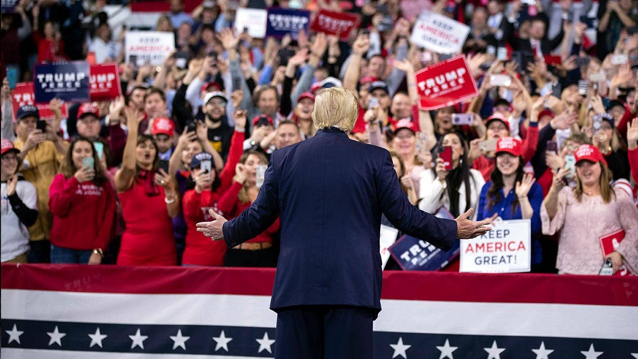 Trump rips Comcast, touts 'Celebrity Apprentice' success at Vegas rally ...