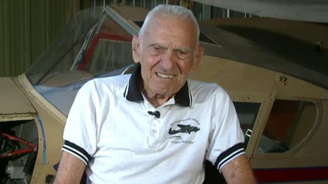 92-year-old WWII pilot makes emergency landing | Fox News Video