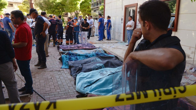 Deadly explosion in Turkey kills at least 30 | Fox News Video