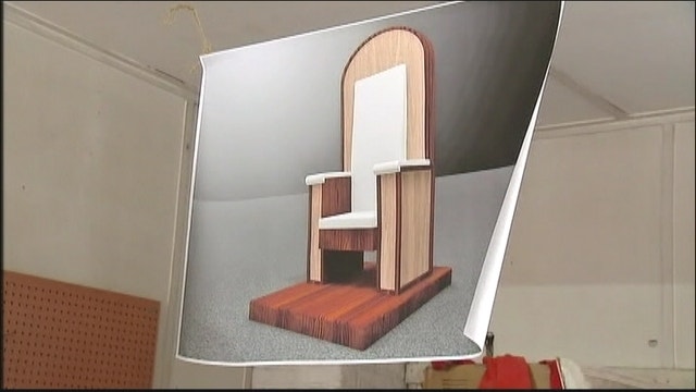 Pope Francis will sit in chair made by Latino day laborers | Fox News Video