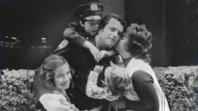 Legendary NYPD detective dies at 77 | Fox News Video