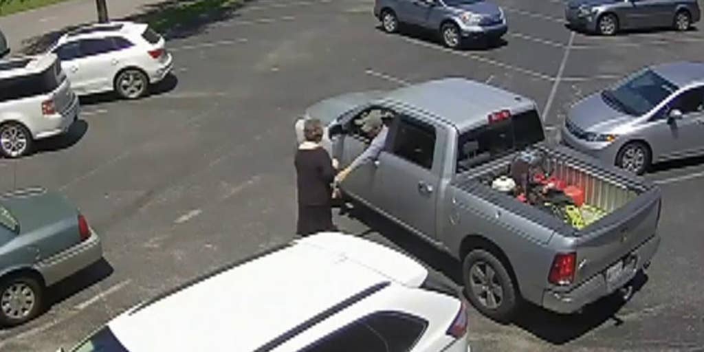 Raw Video Elderly Woman Robbed While Leaving Church Fox News Video