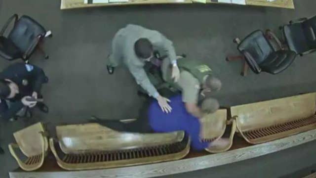 Oregon Man Tries To Steal Officers Gun In Court On Air Videos Fox News