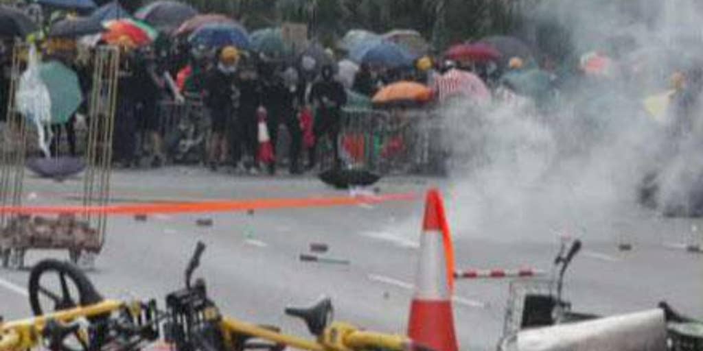 Hong Kong police shoot protester in close range | Fox News Video Hong Kong police shoot protester in close range | Fox News Video