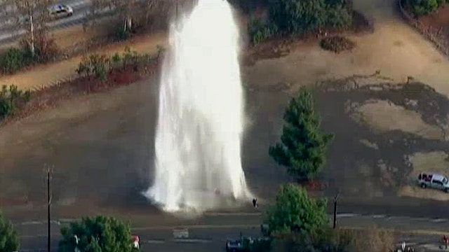 Fire hydrant produces massive geyser in Los Angeles | Fox News Video