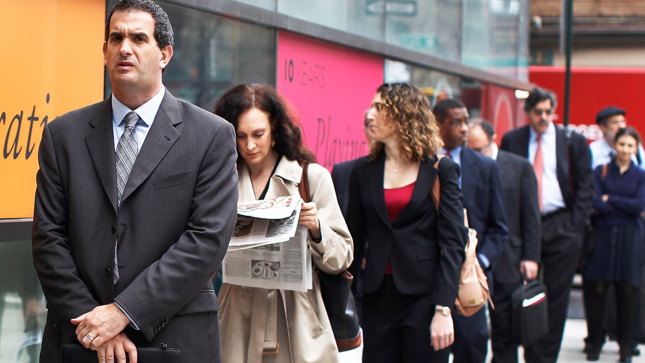 Weekly Jobless Claims Rise by 3,000 | Fox Business